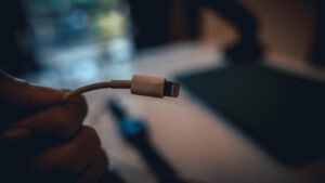 Fix: iPhone 13, 13 Pro, And 13 Pro Max White Screen of Death Issue